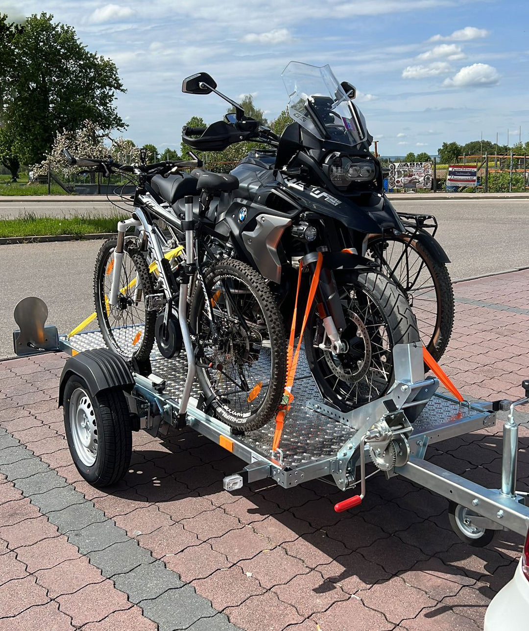 TREILER motorcycle trailer, braked, lowerable and foldable
