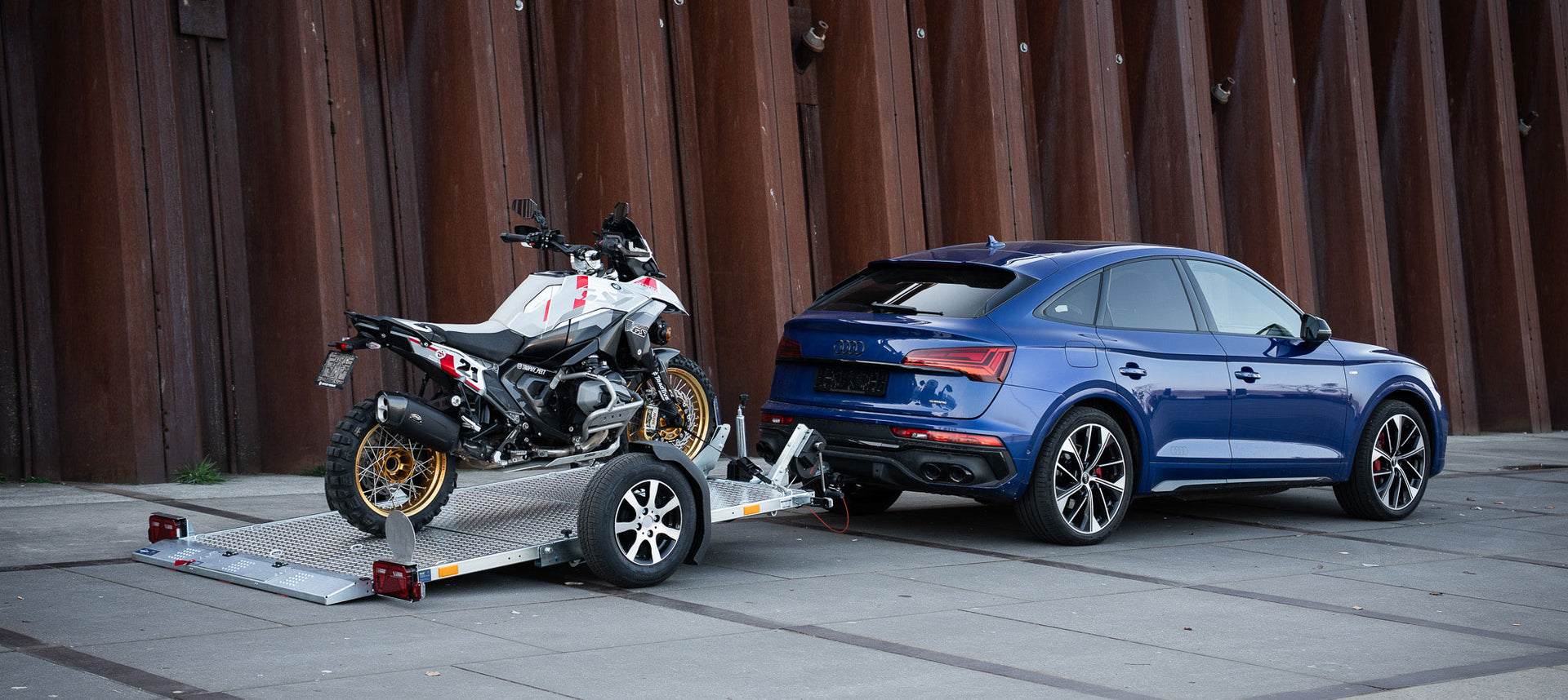 TREILER motoraanhanger, geremd, neerlaatbaar en opvouwbaar